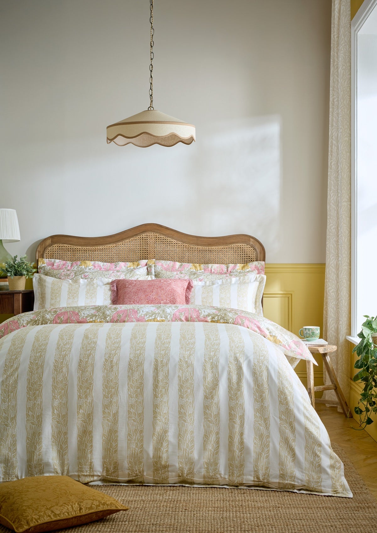 William Morris at Home Michaelmas Daisy Linen Duvet Set – Charmed Interiors